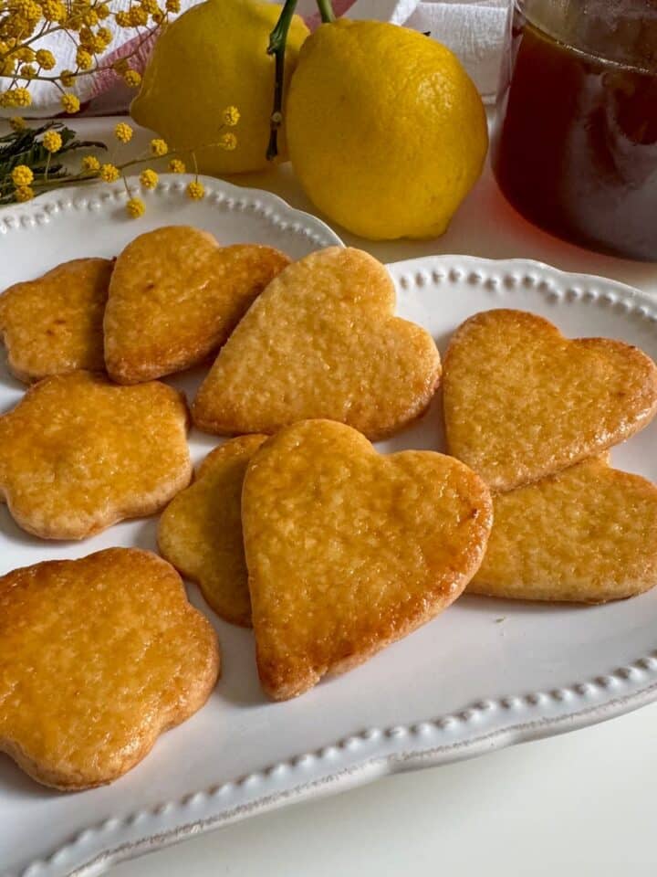 Cheese Biscuits (French Sablés au fromage)