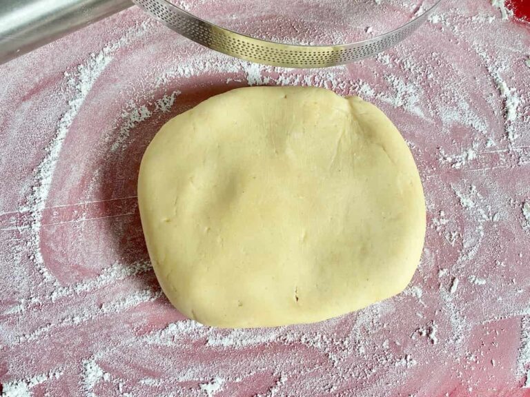 Pâte Sucrée - Sweet Pastry Dough for Tarts (French pie crust)
