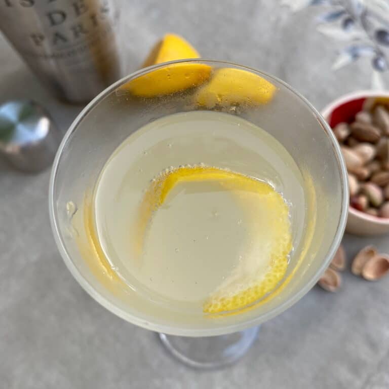 French 75 Cocktail (Classic Recipe from Paris)